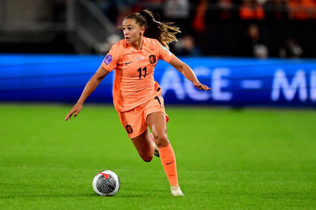 Former FC Barcelona Player and Dutch International Announces Retirement ...